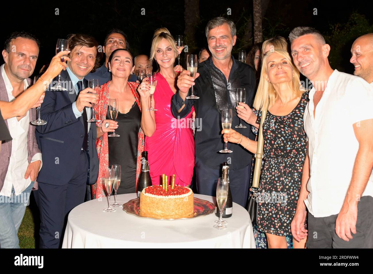 Beppe Convertini mit Gästen bei seiner Geburtstagsfeier im Palazzo ...
