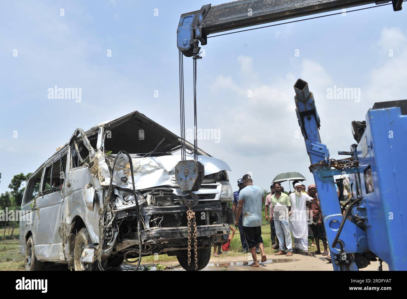 Sylhet, Bangladesh. 20th July 2023. A crane lifting the wrecked CNG and ...