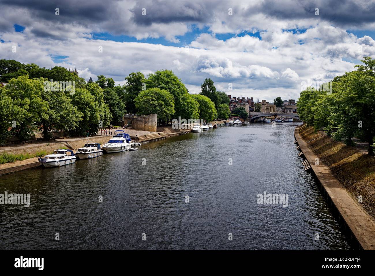 York city united kingdom summer river hi-res stock photography and ...