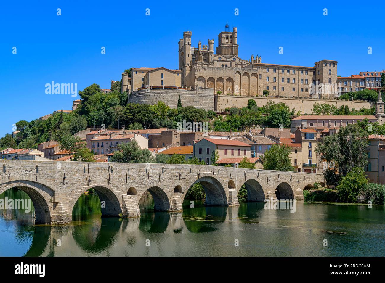 The most recognisable tourist attraction of Beziers is Pont Vieux - old ...