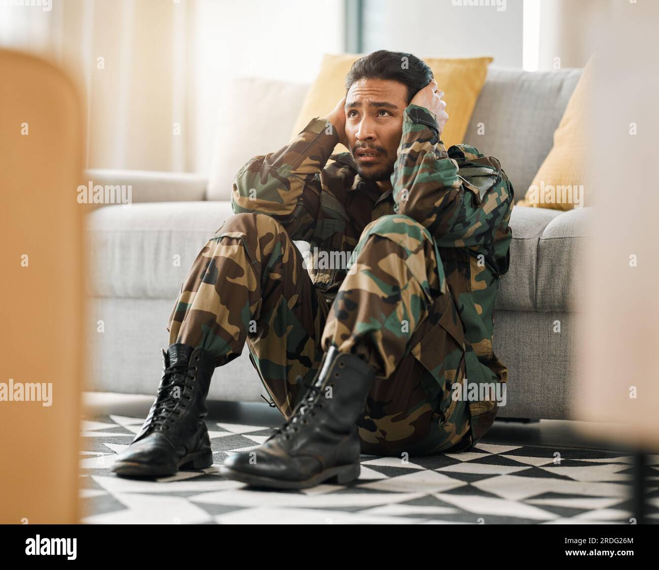 Soldier in dark room hi-res stock photography and images - Alamy