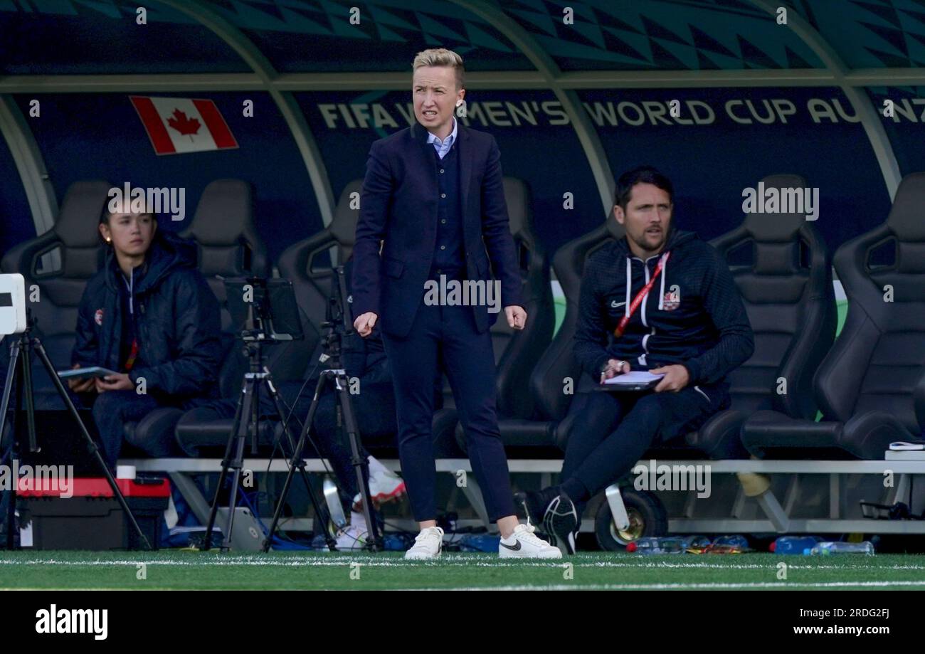 Female football coach fifa hi-res stock photography and images - Alamy
