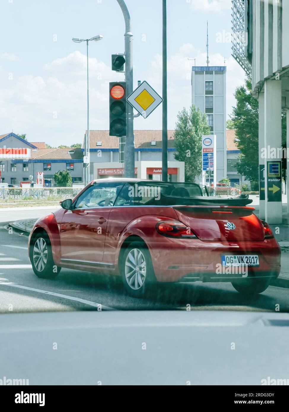 Red convertible vw new beetle hi-res stock photography and images - Alamy