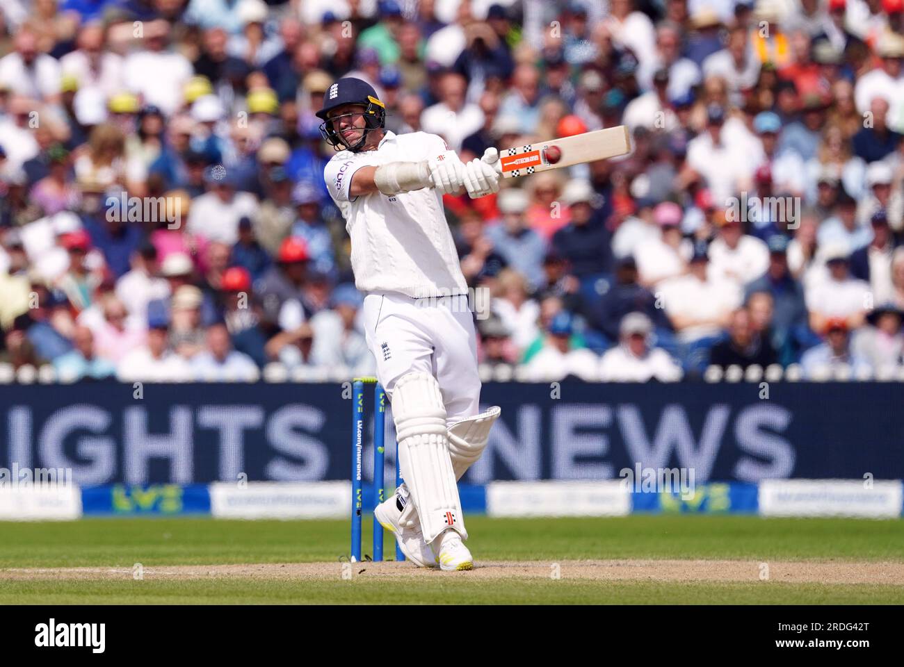 Jimmy anderson batting cricket hi-res stock photography and images - Alamy