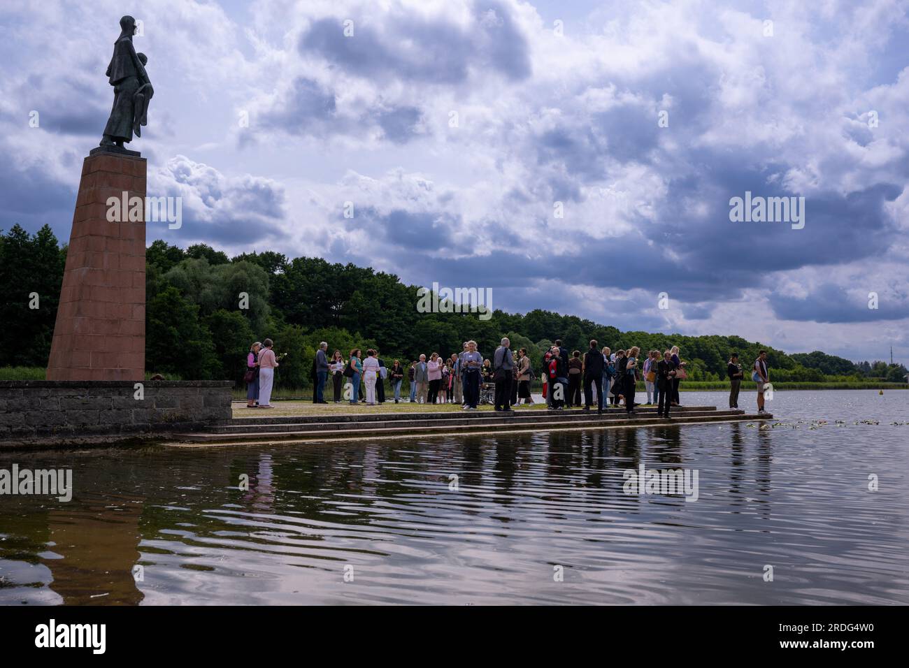 21 July 2023, Brandenburg, Fürstenberg/Havel: Relatives of resistance ...