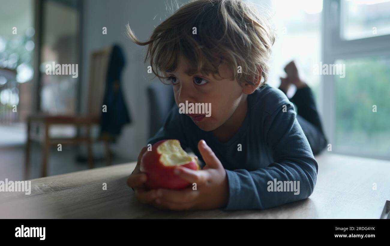 Little boy eating apple fruit child eats healthy snack Stock Photo - Alamy