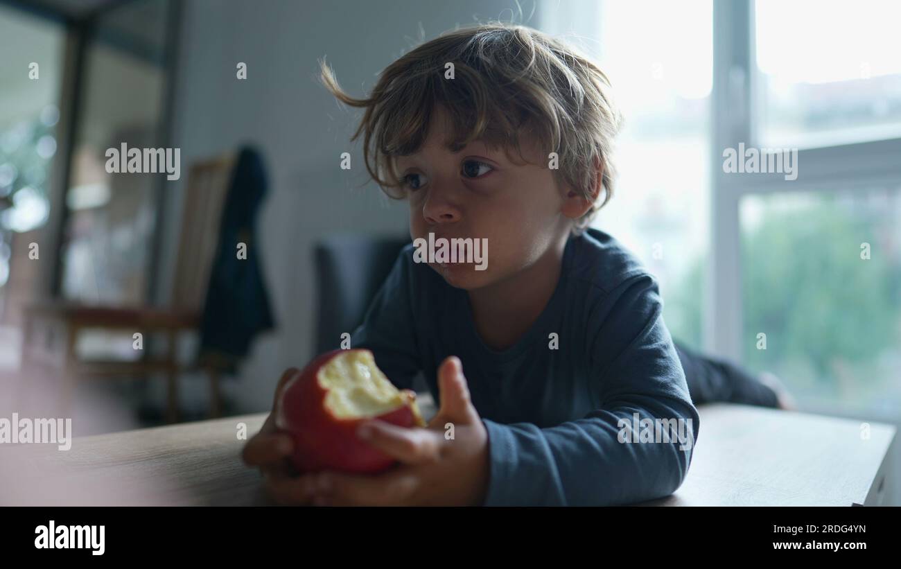 Little boy eating apple fruit child eats healthy snack Stock Photo - Alamy