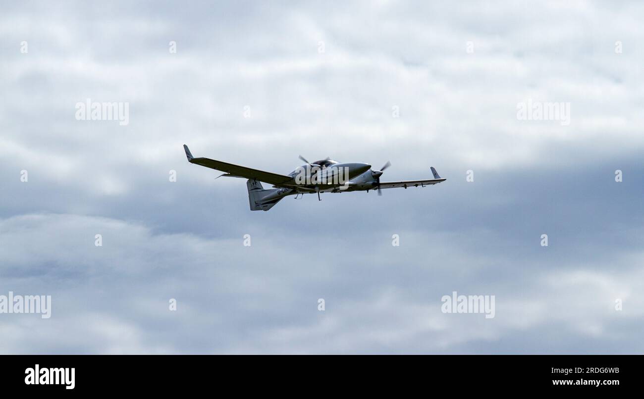 Single engine across runway dundee hi-res stock photography and images ...
