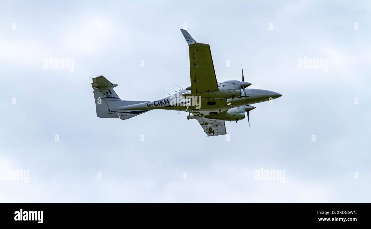 Single engine across runway dundee hi-res stock photography and images ...