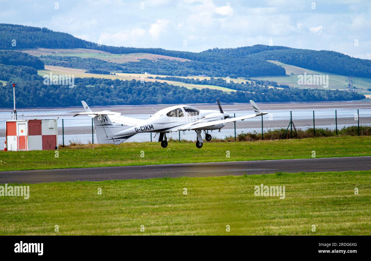Aircraft across runway dundee hi-res stock photography and images - Alamy