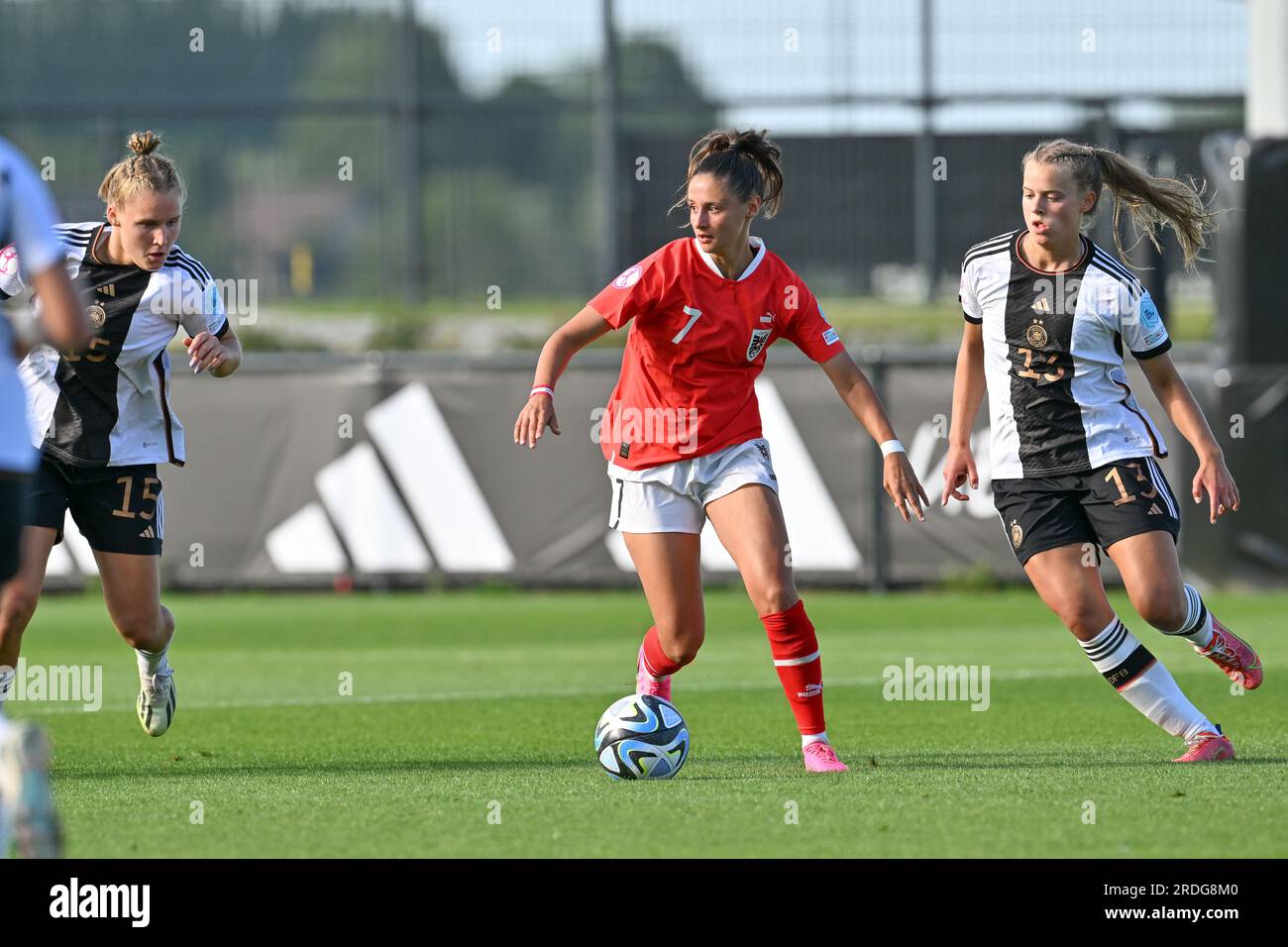 Jella Veit (15) of Germany , Isabel Aistleitner (7) of Austria and ...