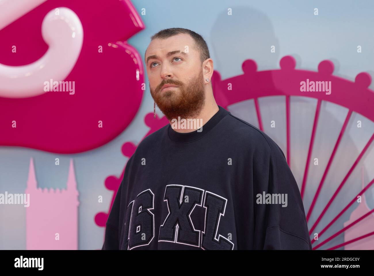 White baggy flare trousers hi-res stock photography and images - Alamy