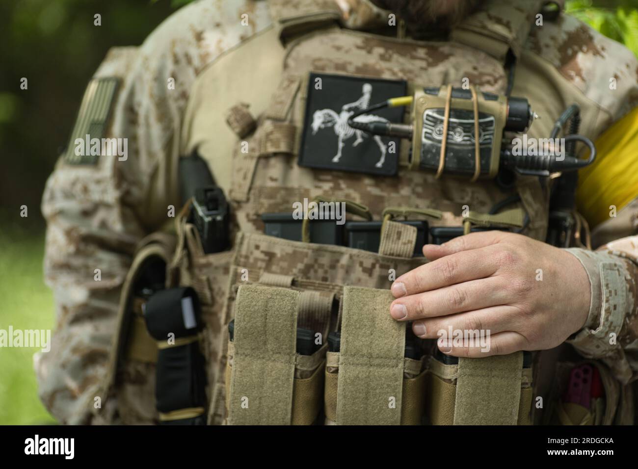 human body in camouflage and armor, american uniform Stock Photo - Alamy