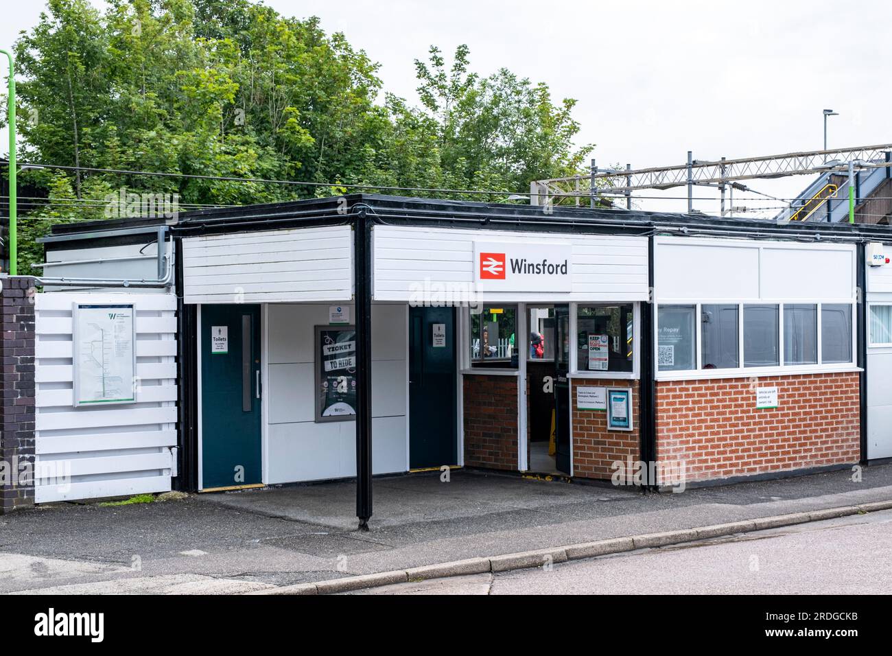 Train station ticket office sign hi-res stock photography and images ...