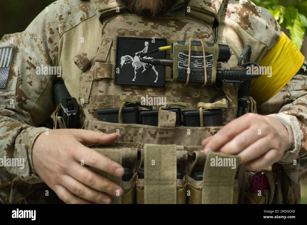 human body in camouflage and armor, american uniform Stock Photo - Alamy