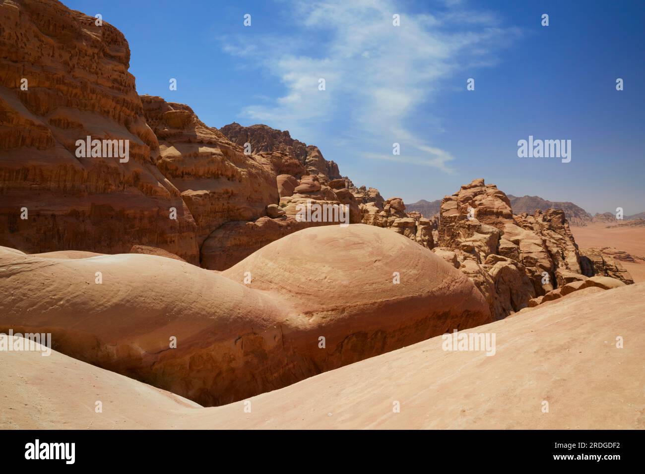 Smooth boulders, Wadi Rum, Aquaba, Jordan Stock Photo - Alamy
