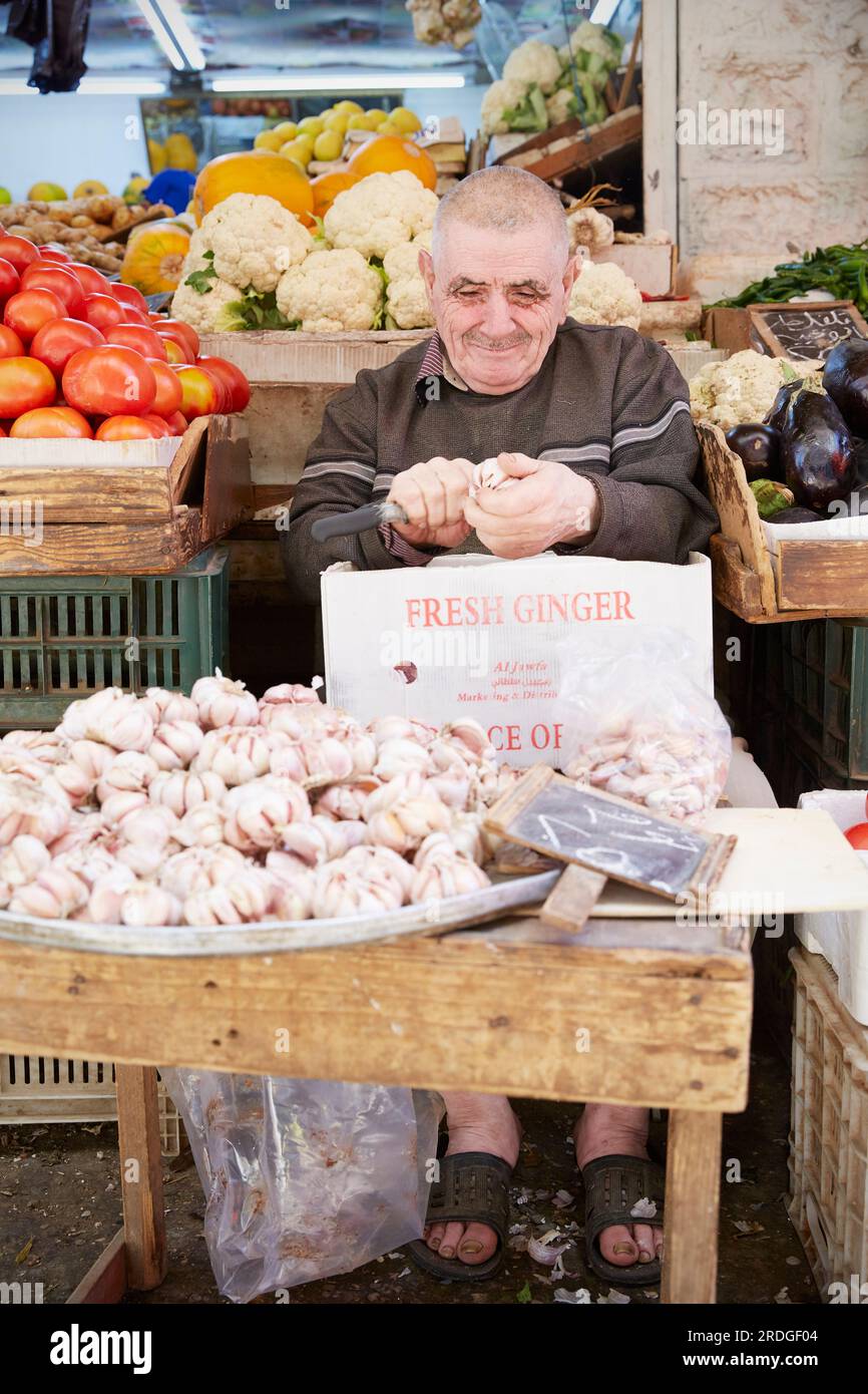 Old man work grocery hi-res stock photography and images - Alamy
