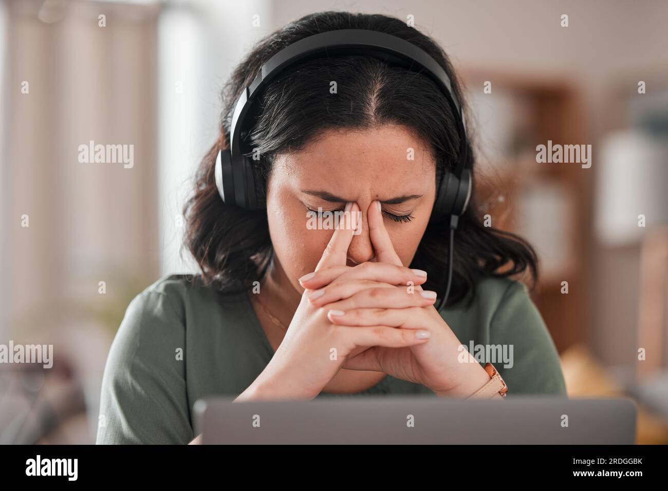 Call center stress headache hi-res stock photography and images - Alamy