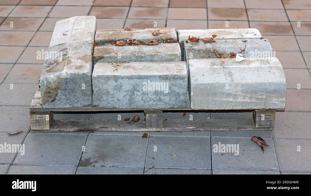 Curb blocks hi-res stock photography and images - Alamy