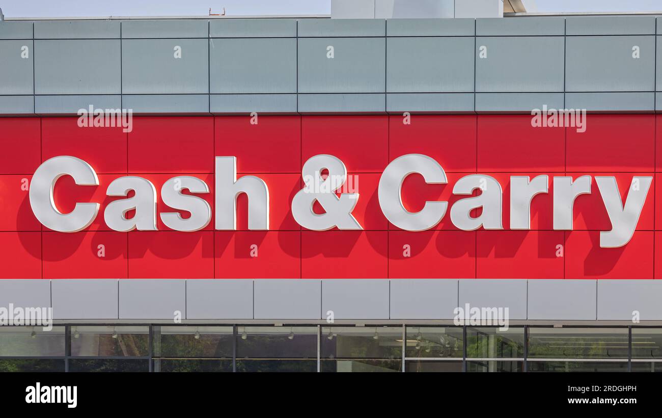 Large White 3d Sign Cash and Carry at Red Shopping Mall Stock Photo - Alamy