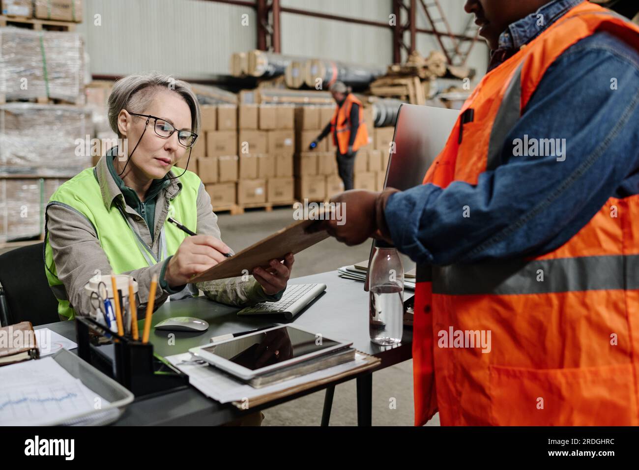 Warehouse worker signing document hi-res stock photography and images ...