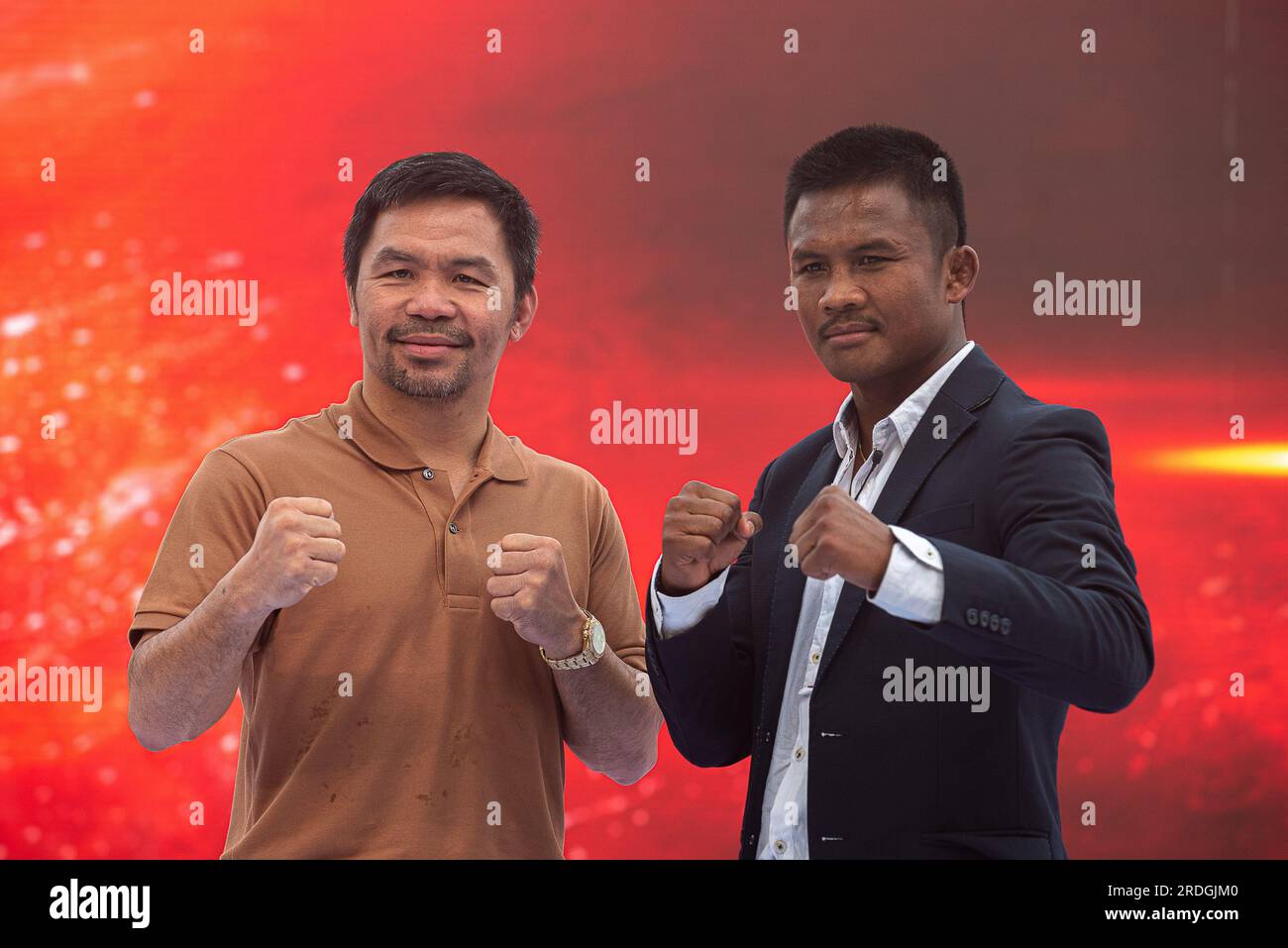 Manny Pacquiao, a Filipino boxer (L) and Buakaw Banchamek, Thai boxer ...