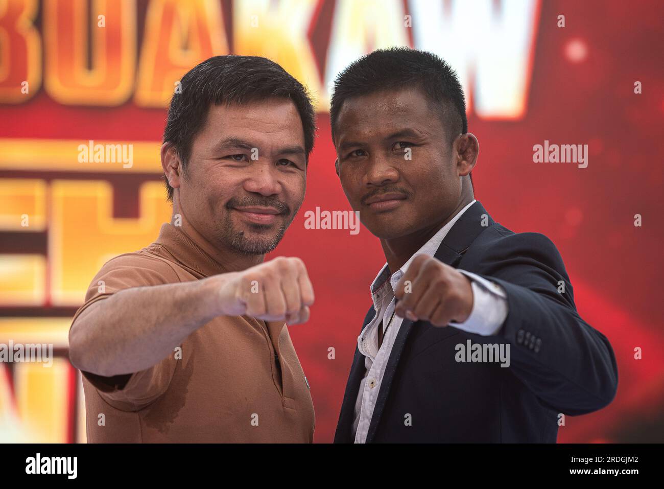 Manny Pacquiao, a Filipino boxer (L) and Buakaw Banchamek, Thai boxer ...