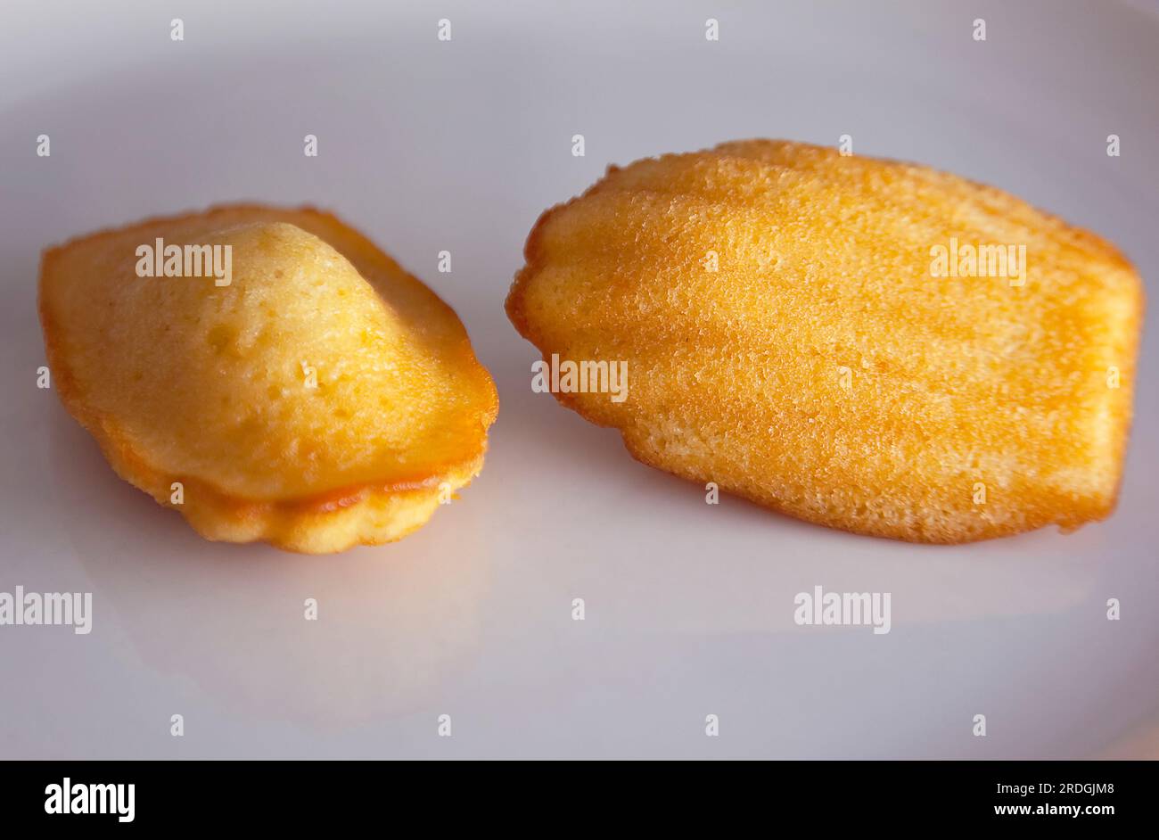 Food, Cooked, Cake, French Madeleine sponge cakes Stock Photo - Alamy