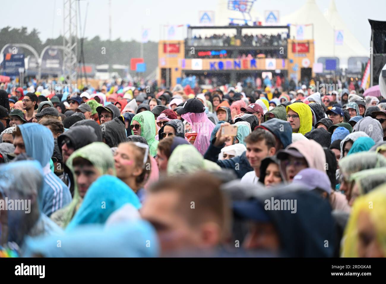 Nordholz, Germany. 21st July, 2023. Rain surprises the audience at the ...