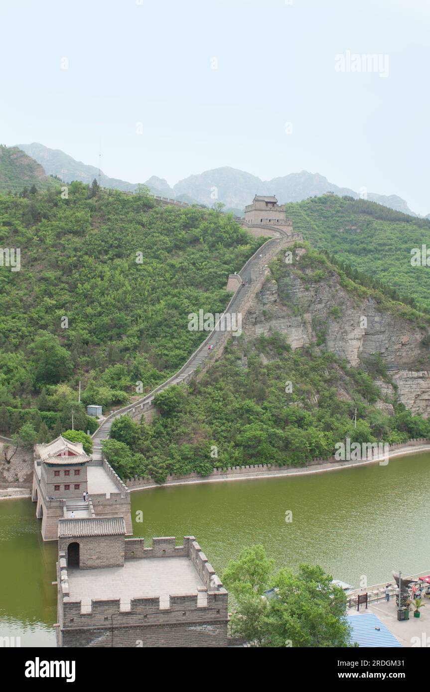 Stone walls of river side hi-res stock photography and images - Alamy