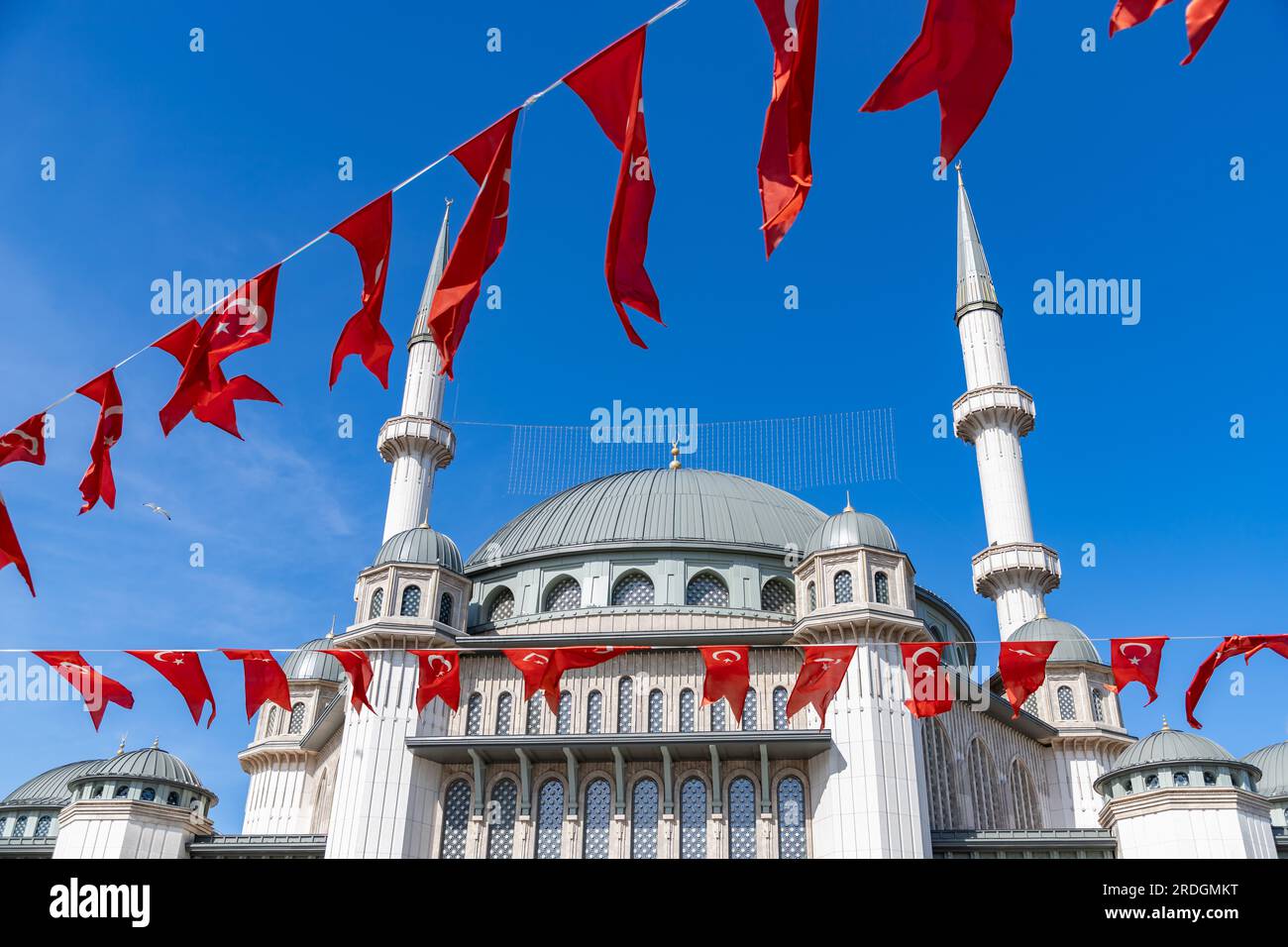 Flags turkiye hi-res stock photography and images - Alamy