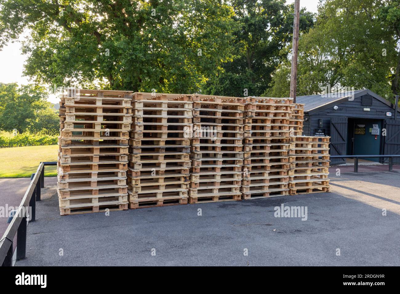 Vineyard pallets hi-res stock photography and images - Alamy