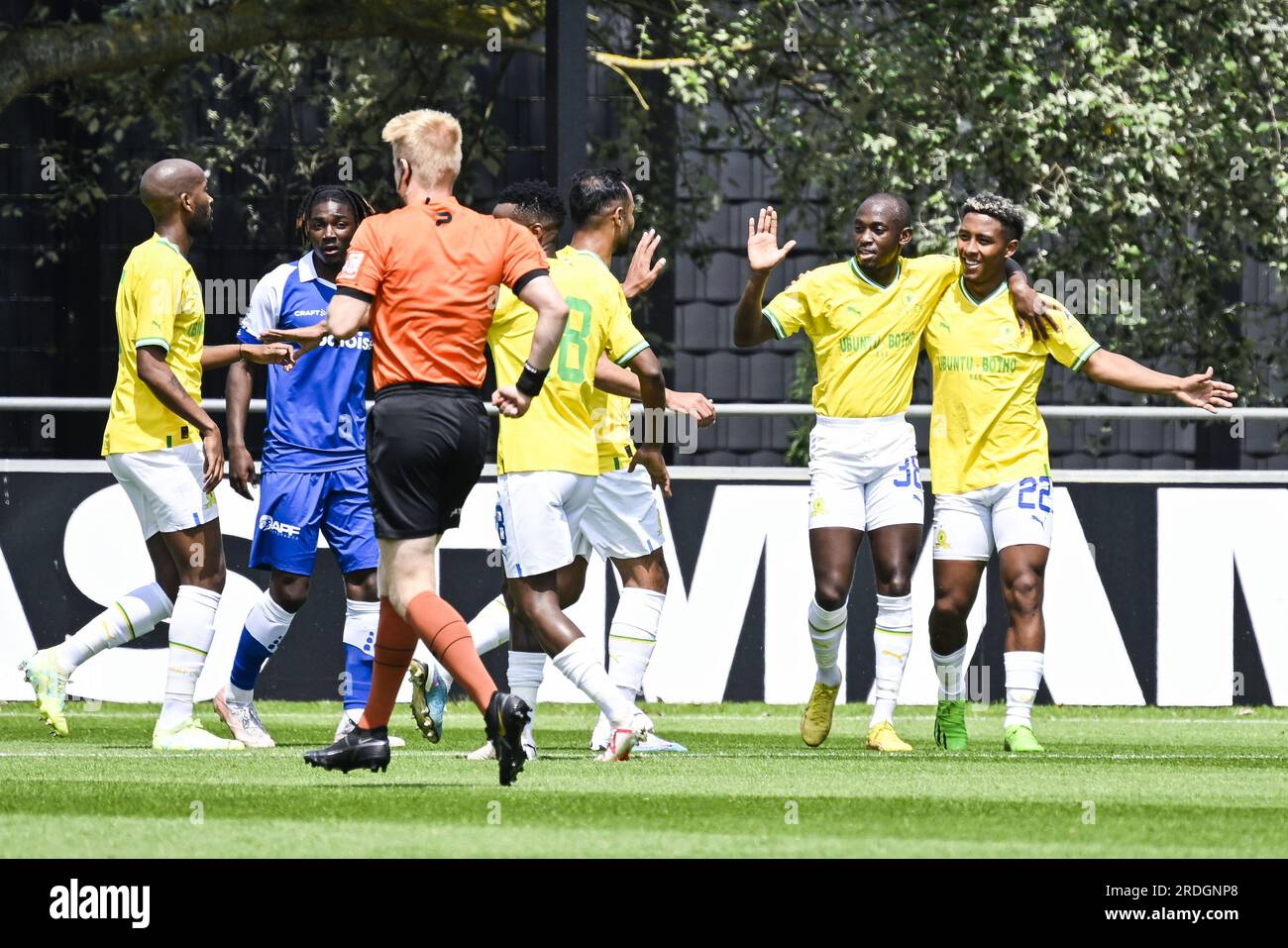 Peter shalulile mamelodi sundowns hi-res stock photography and images ...