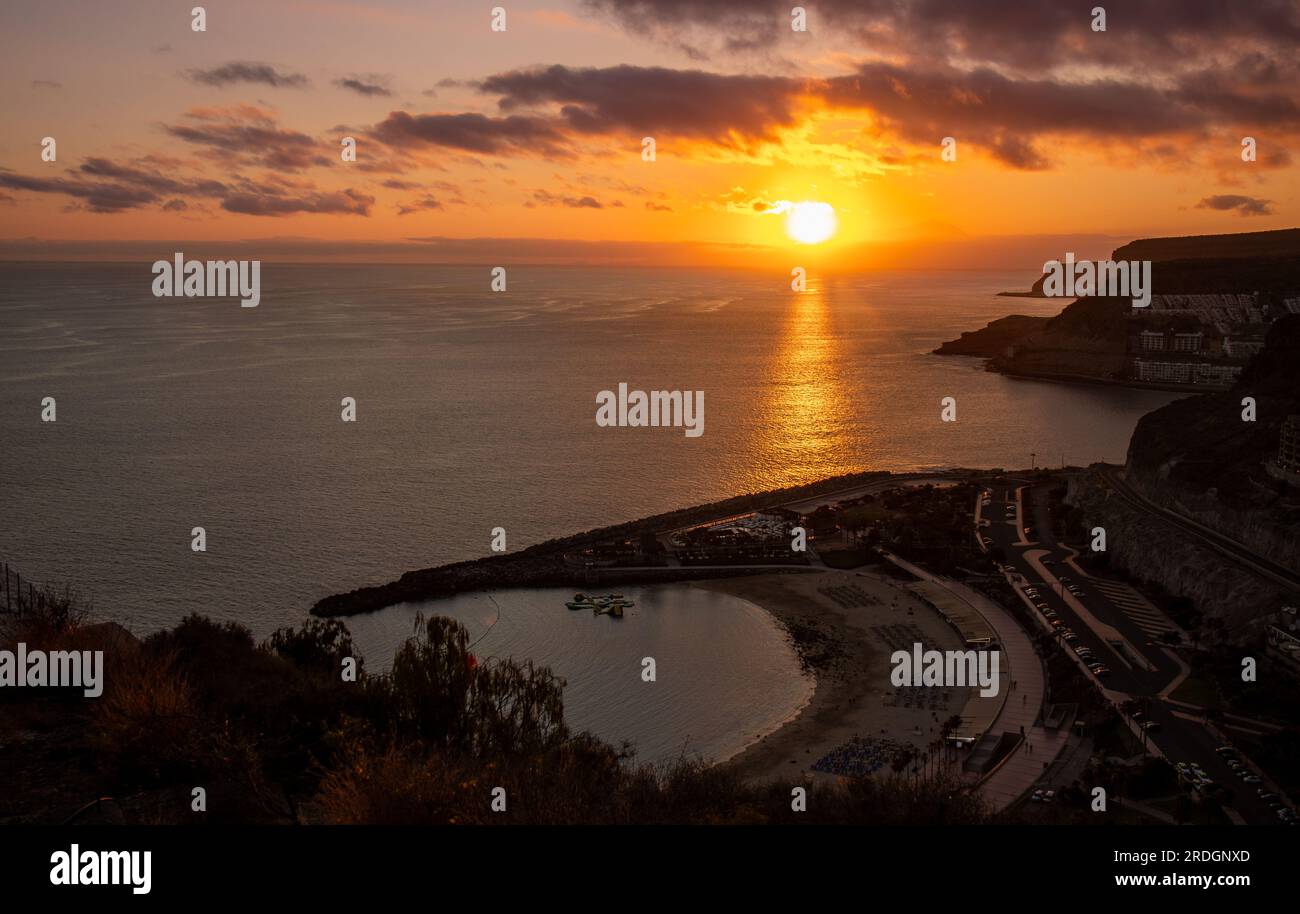 Spectacular sunset from Puerto Rico, Gran Canaria. Below the incredible ...