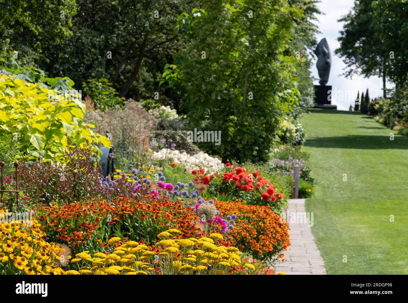 Colourful blooming border flowers mid summer flowerbed hi-res stock ...