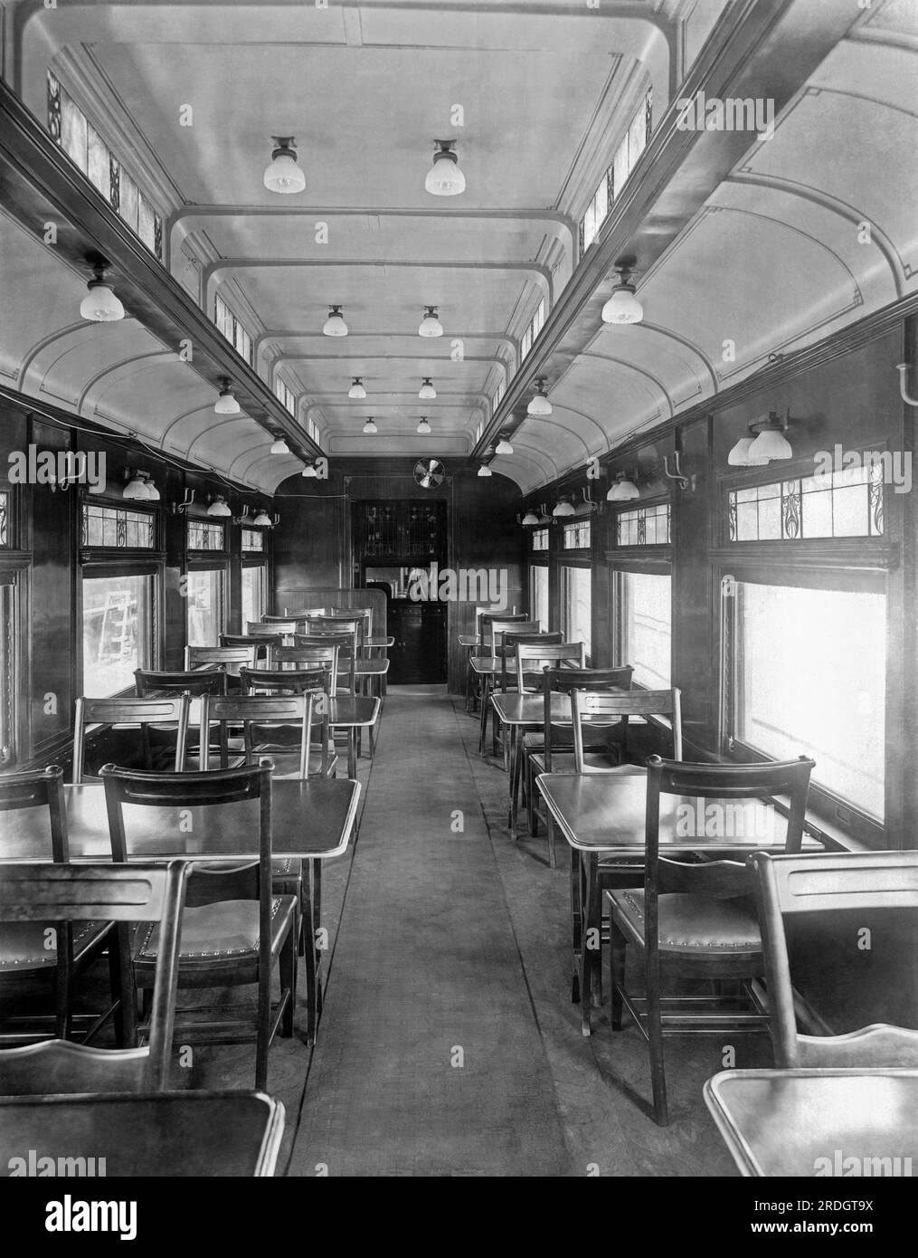 Chicago, Illinois September 12, 1913 The interior of a new Pullman dining car Stock Photo - Alamy