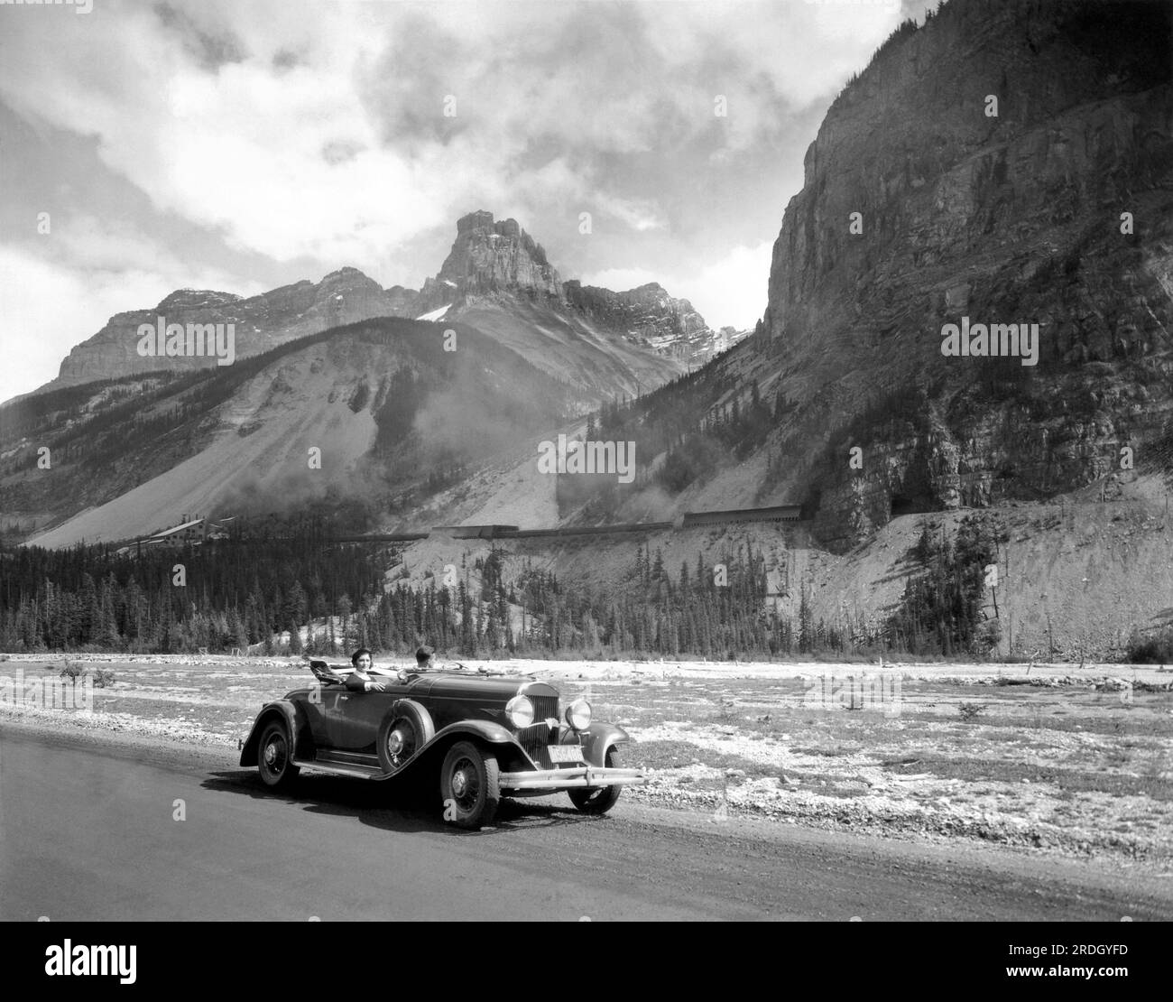 Female driver 1920s hi-res stock photography and images - Alamy