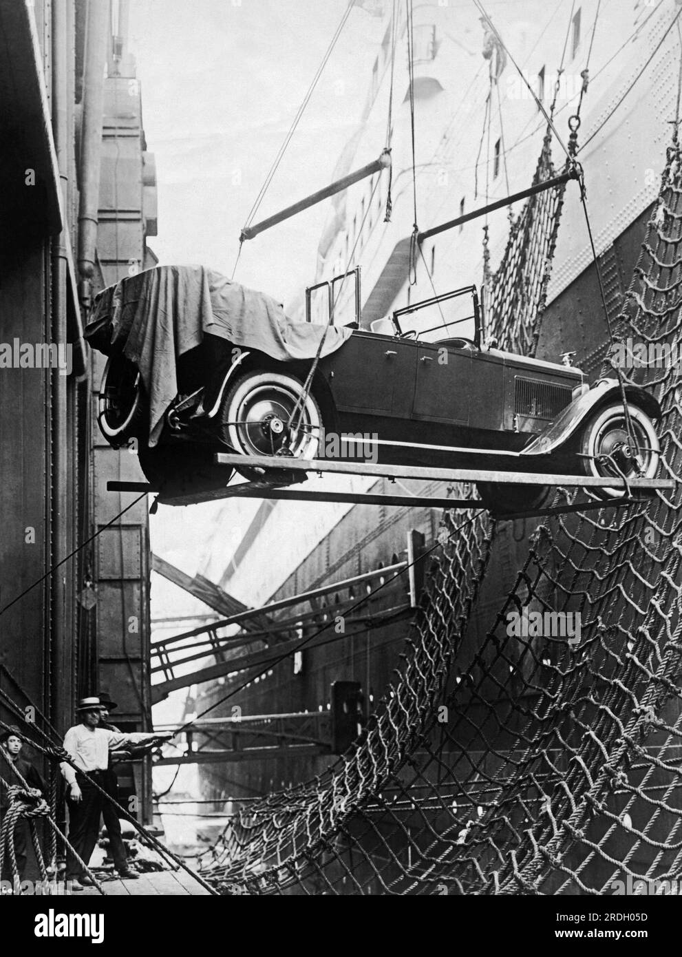 Unloading car Black and White Stock Photos & Images - Alamy