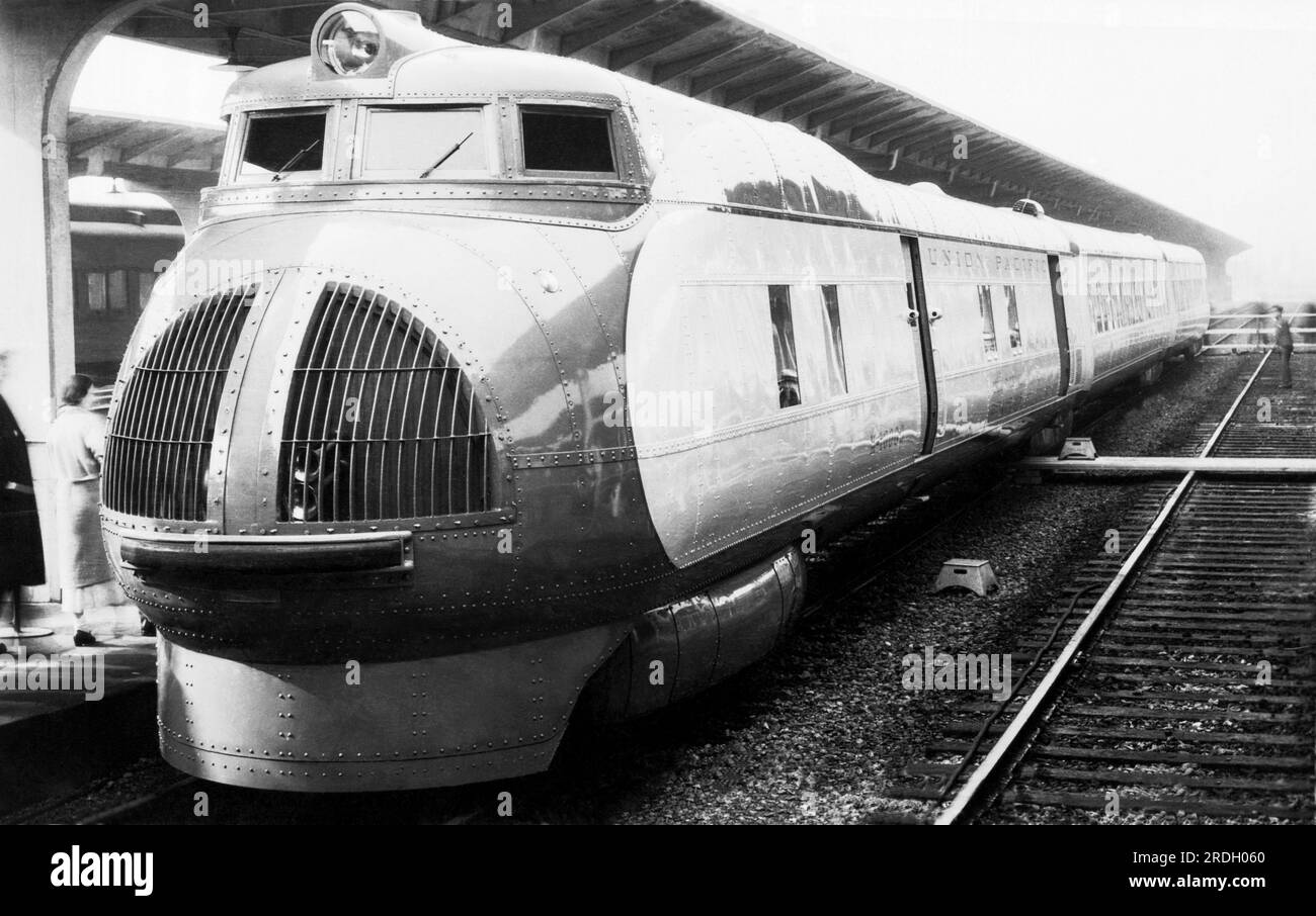United States: 1934 Union Pacific Railroad's new M-1000 streamlined ...