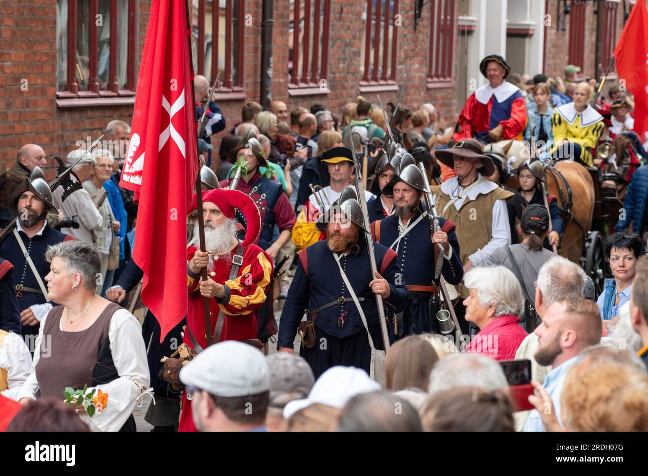 21 July 2023, Mecklenburg-Western Pomerania, Stralsund: Participants ...