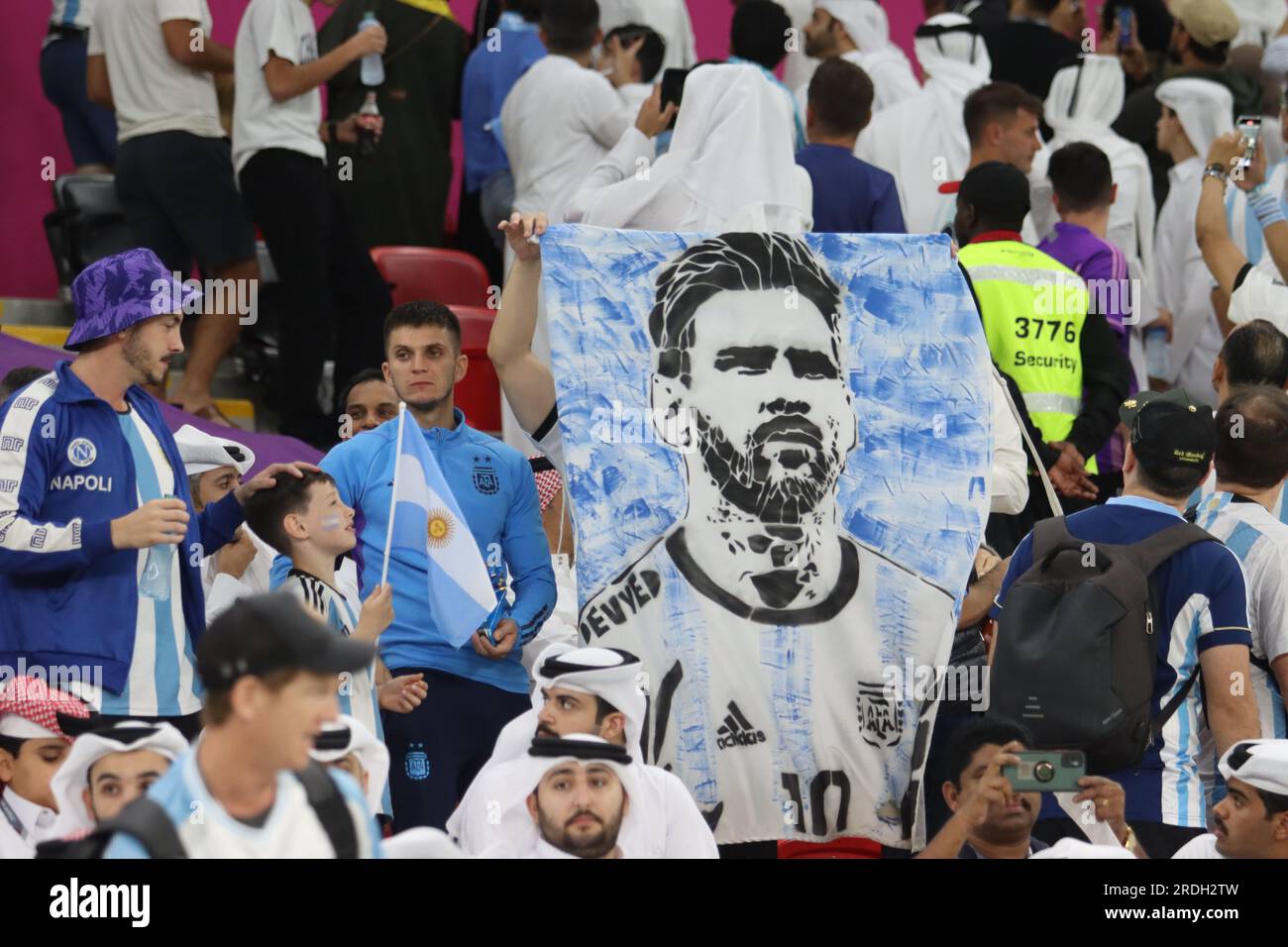 Al Rayyan, Qatar, 3, Dicember, 2022. Fans of Argentina supporting ...