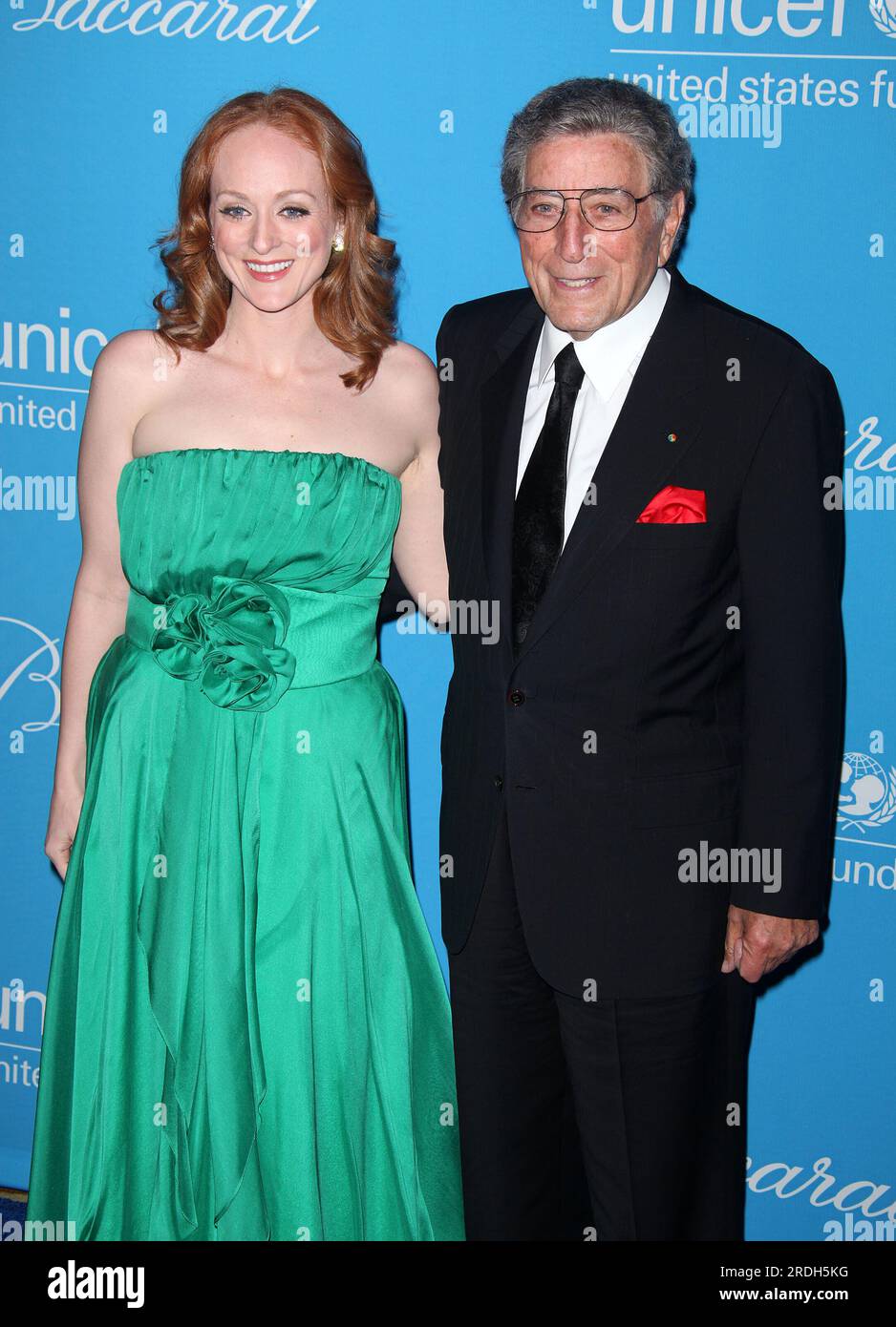 Dec 10, 2009 - Beverly Hills, California, USA - Singer TONY BENNETT ...