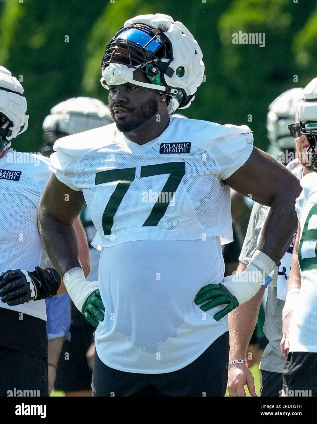 New York Jets Mekhi Becton (77) practices at the NFL football team's ...