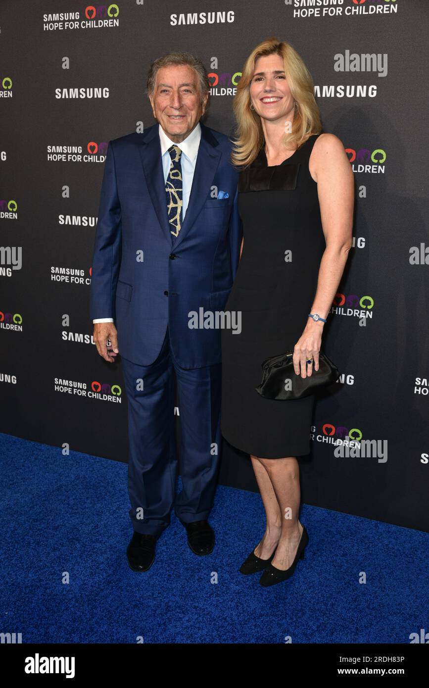 Tony Bennett and Susan Crow attend Samsung Hope For Children Gala 2015 ...