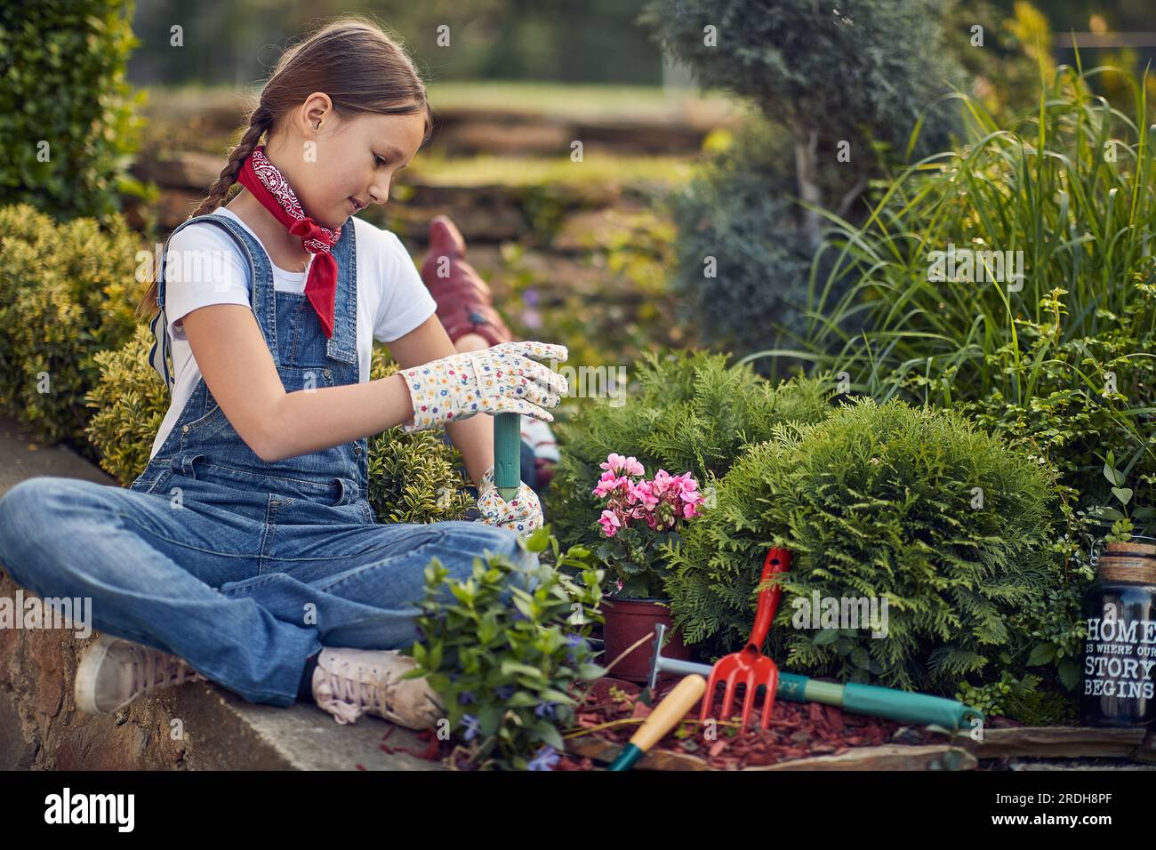 Child digging hole garden hi-res stock photography and images - Alamy
