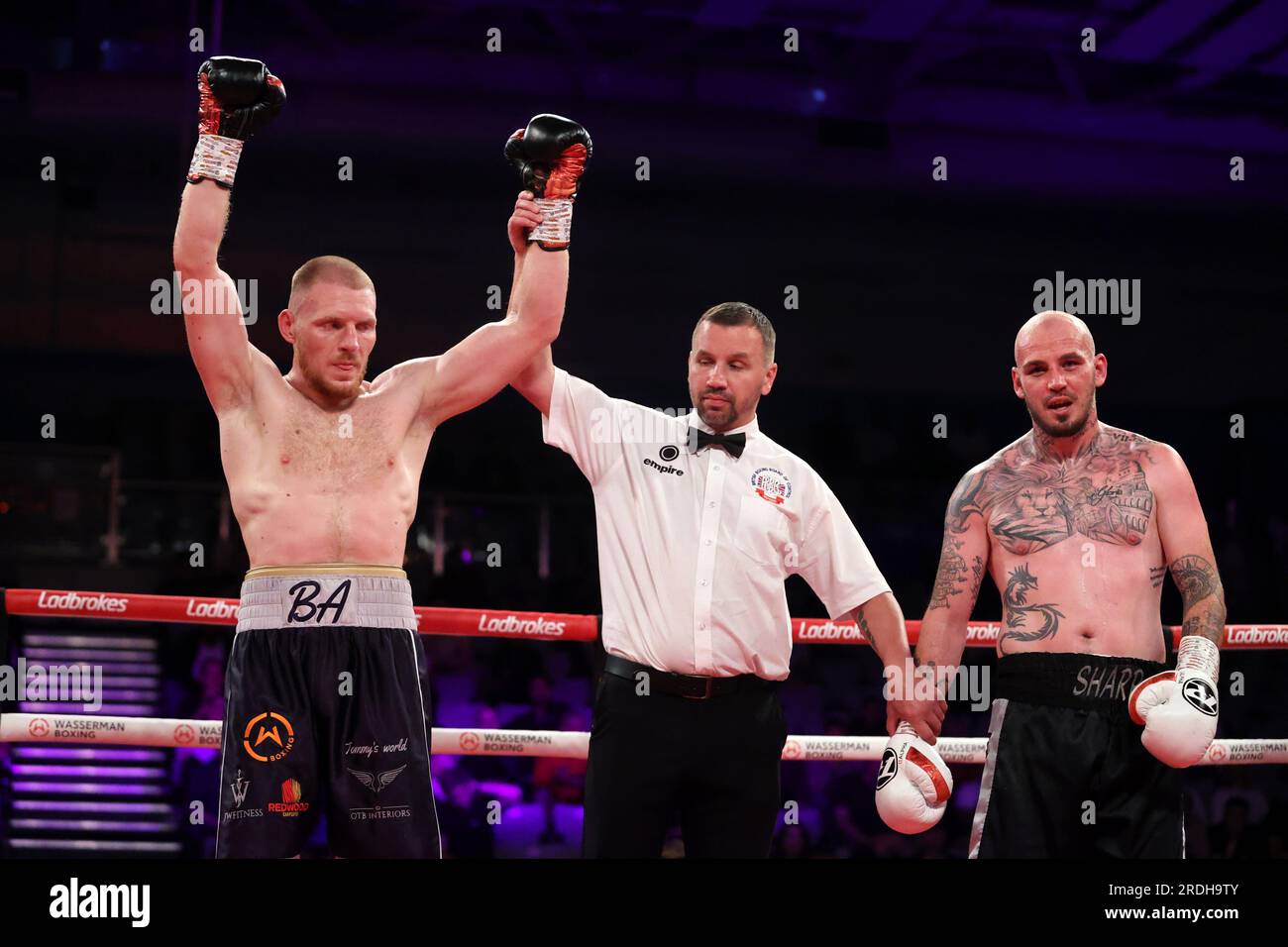 Ben Andrews (left) celebrates beating Darryl Sharp in their Light ...