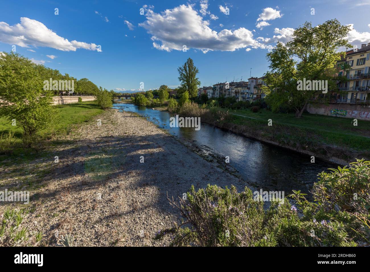 Panorama della riva del Fiume di Parma Stock Photo - Alamy