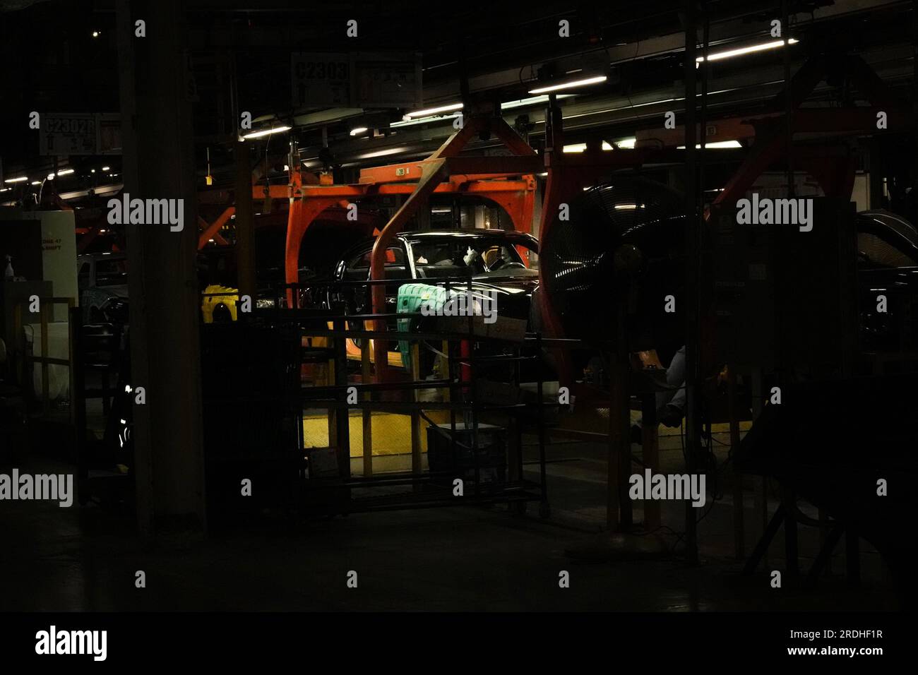 Brampton, Can. 21st July, 2023. Cars pass along the assembly line at ...