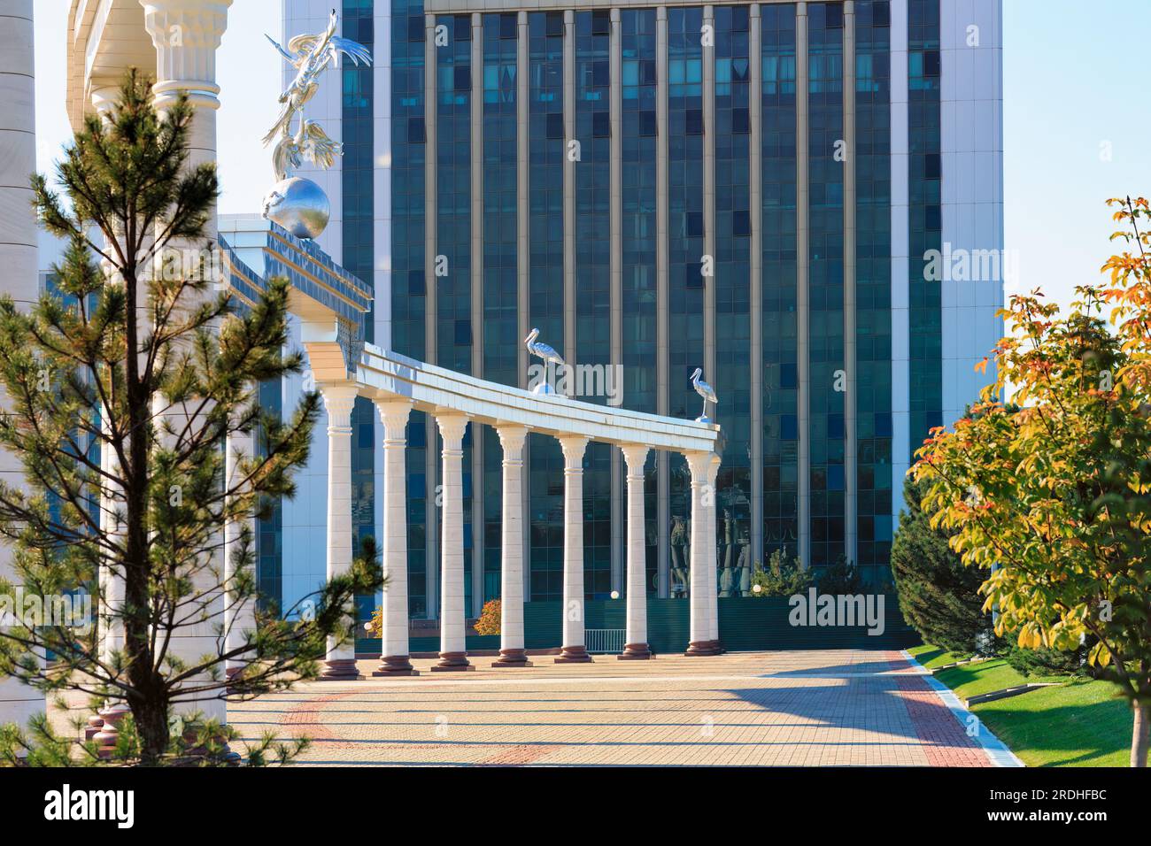 Tashkent Independence Square, Ankhor Park, and the Monument of Courage ...