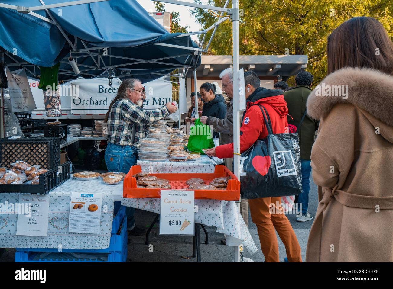 November 23, 2022 - New York, USA: Customers buy produce at Breezy Hill ...
